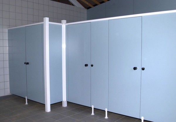 WC Trennwand in Vollkernausführung - preiswerte Lösung!